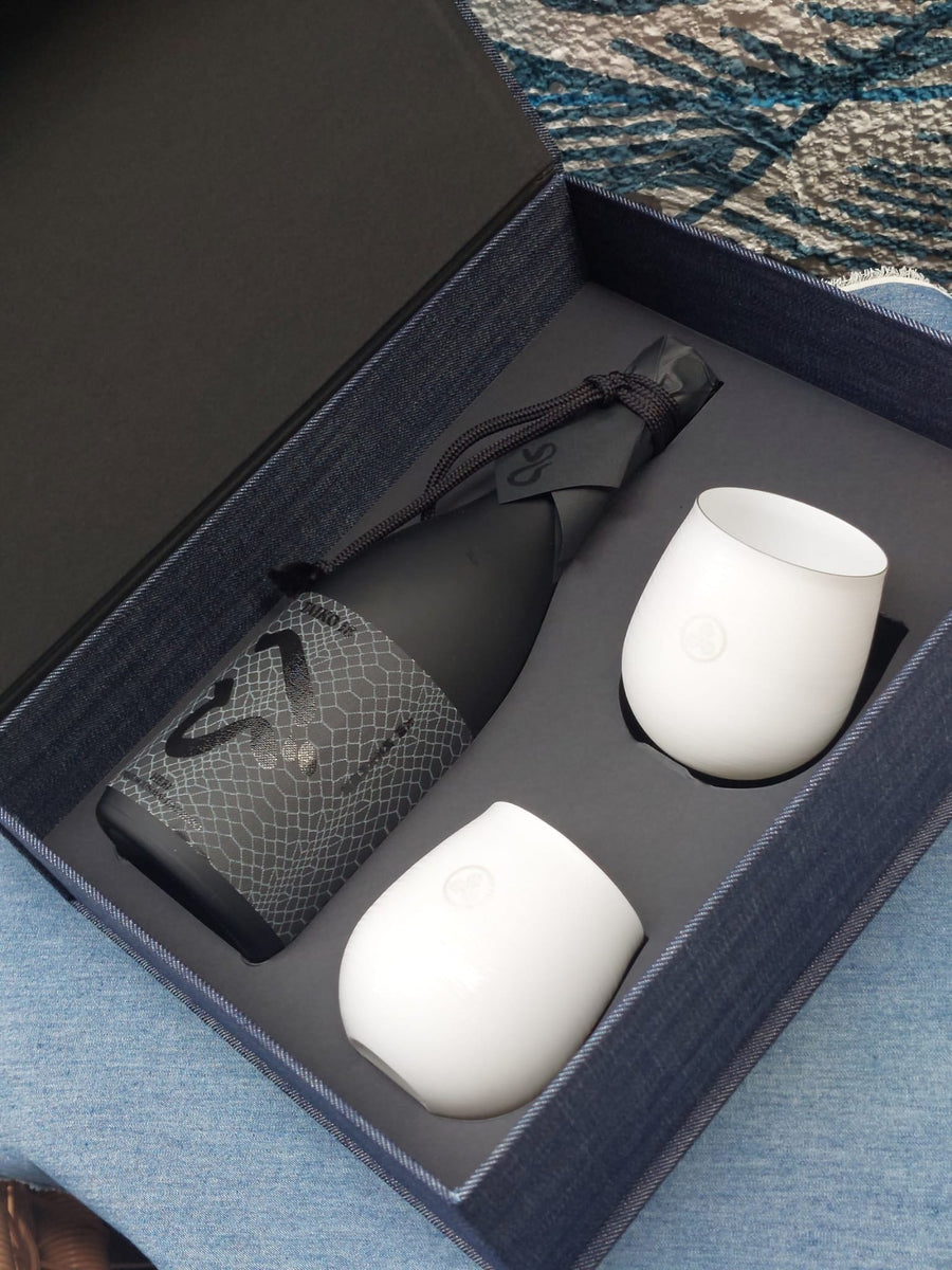 TAIKO 大湖 - 新製品 350週年 限定特別版 純米大吟醸 720ml 有盒Set 連限量sake glass 兩隻 – Vintage Library